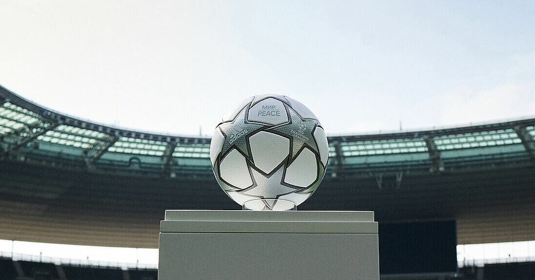 Adidas Peace Ball zu Gunsten der UNO-Flüchtlingshilfe